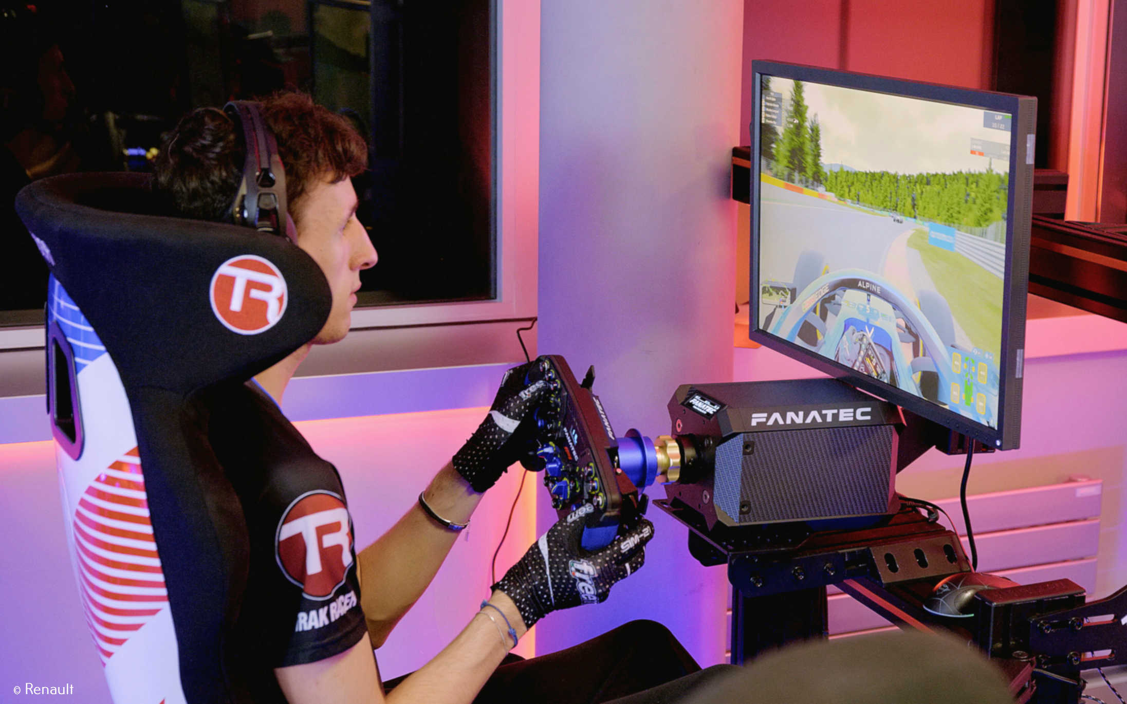 Richard Arnaud (Alpine Esports Team) : « Le Sim Racing nécessite une ...