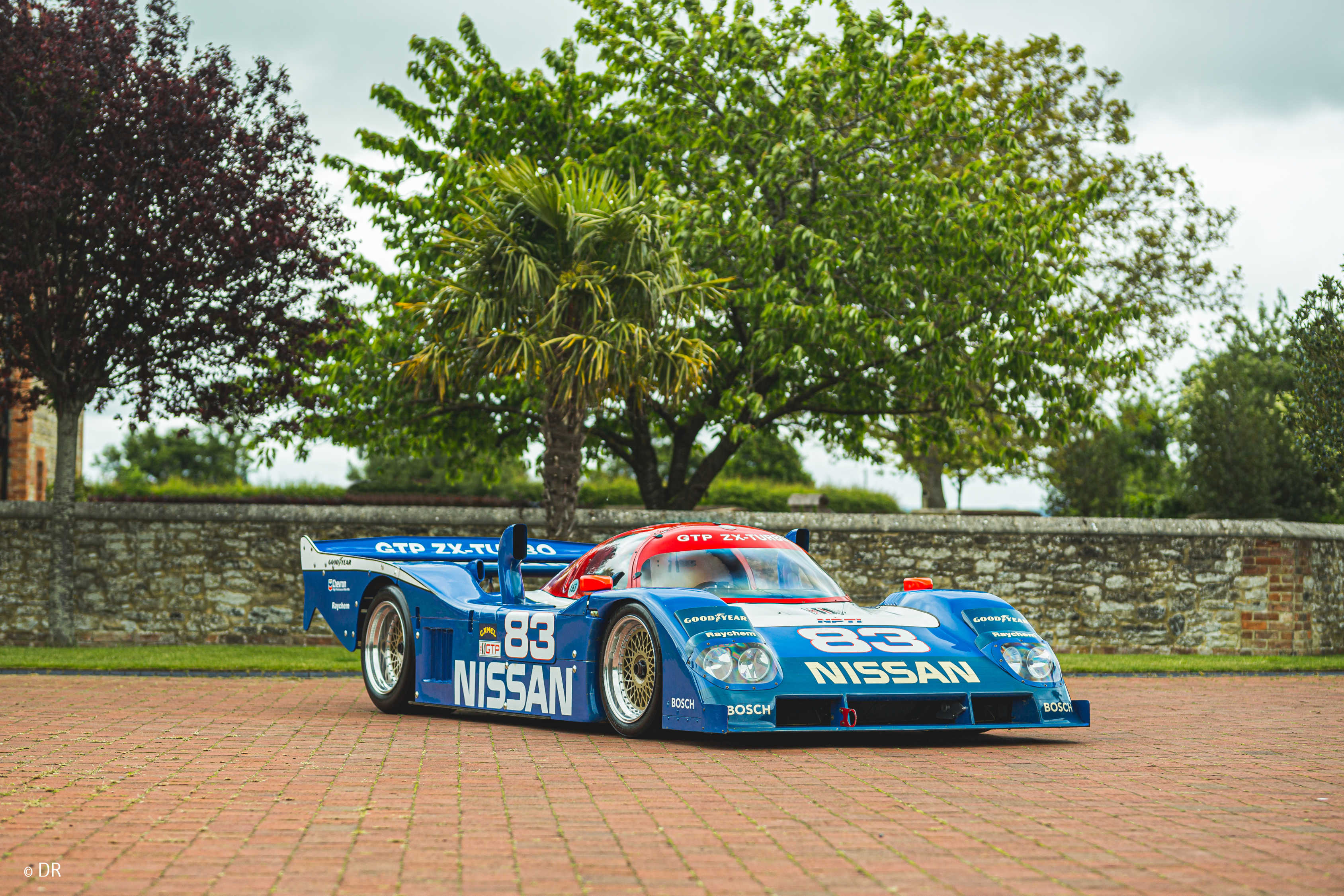 Dubai GP Revival - Une Nissan NTP-90 GTP et une Ferrari 333SP en piste ...