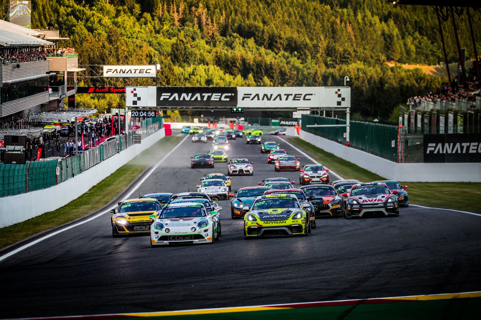 Un plateau record de 62 autos en GT4 European Series à Spa ...