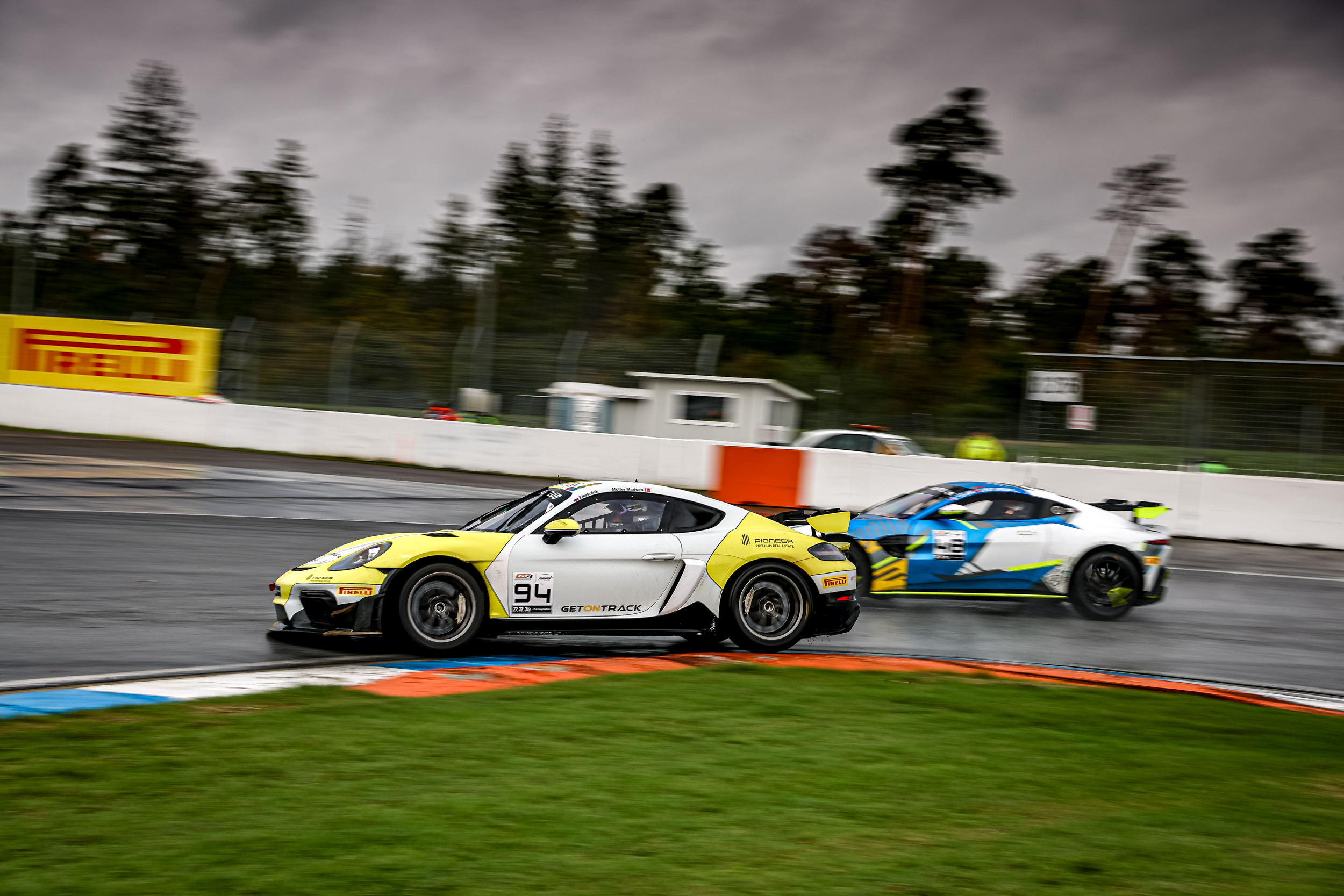 SRS Team Sorg Rennsport prend l'avantage en pré-qualifications à ...