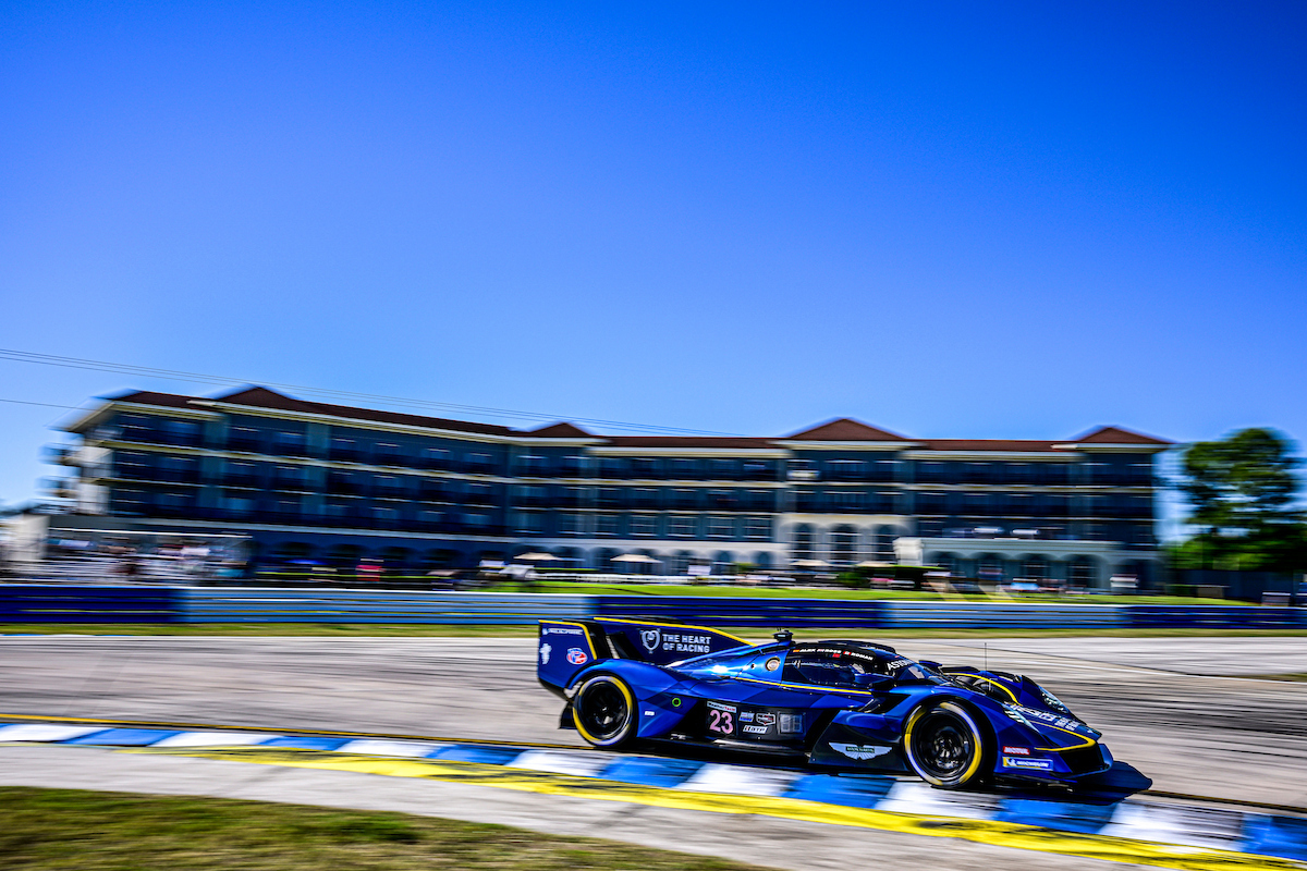 IMSA - Suivez les 12 H. de Sebring dans l'Aston Martin Valkyrie ...