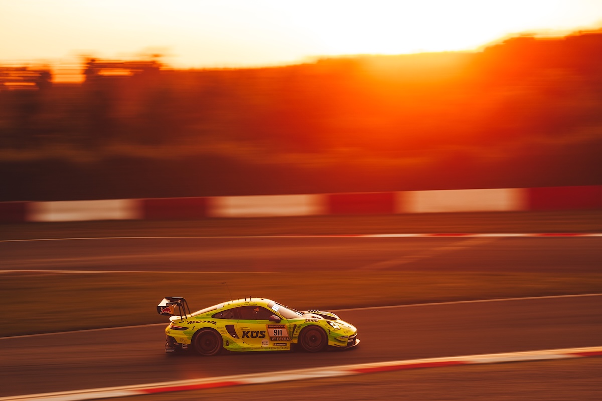 24H Nürburgring - H+14 : Manthey EMA poursuit sa marche en avant ...