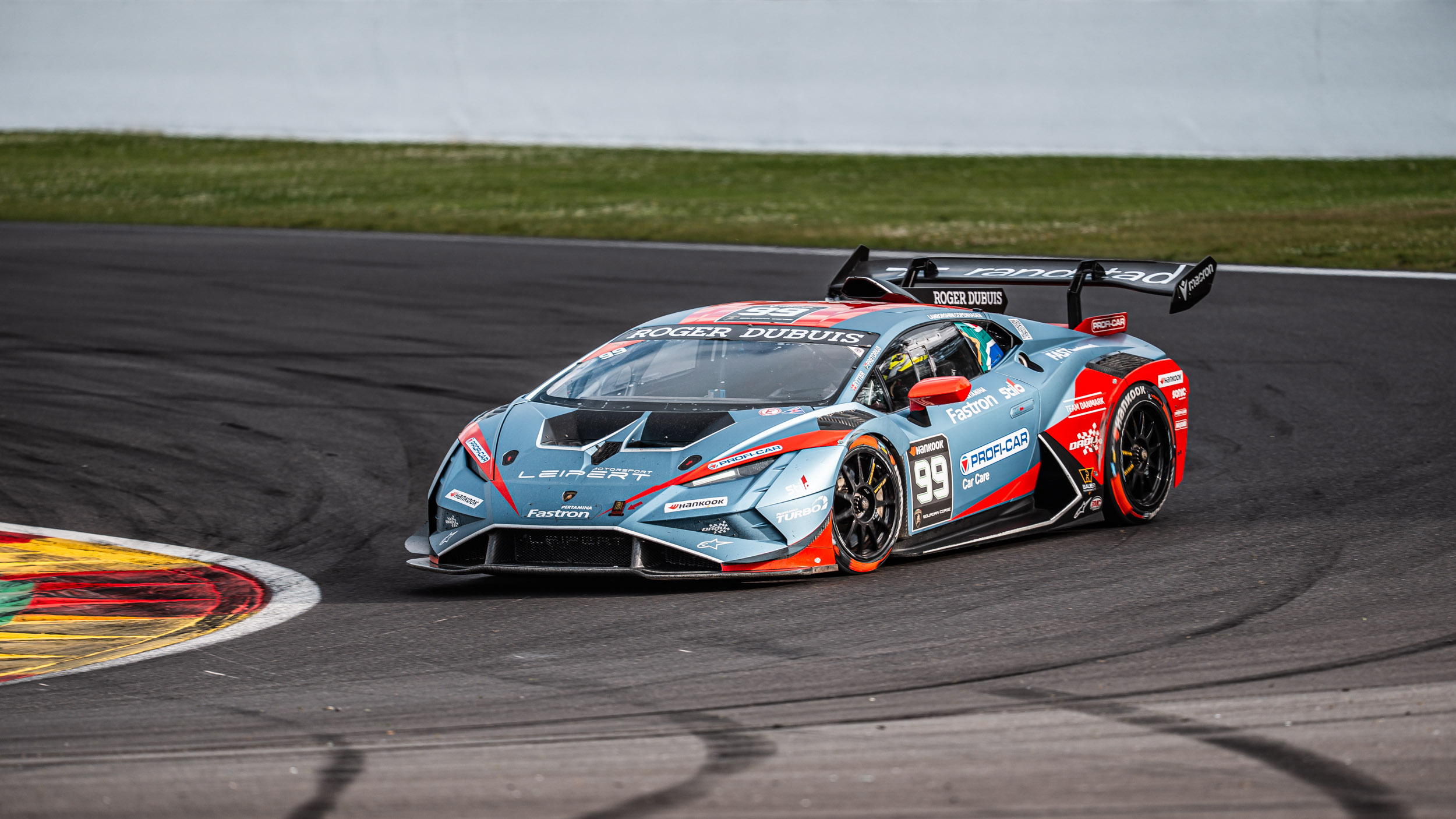 Leipert Motorsport et le duo Rytter - Pretorius dominent la course 2 de ...