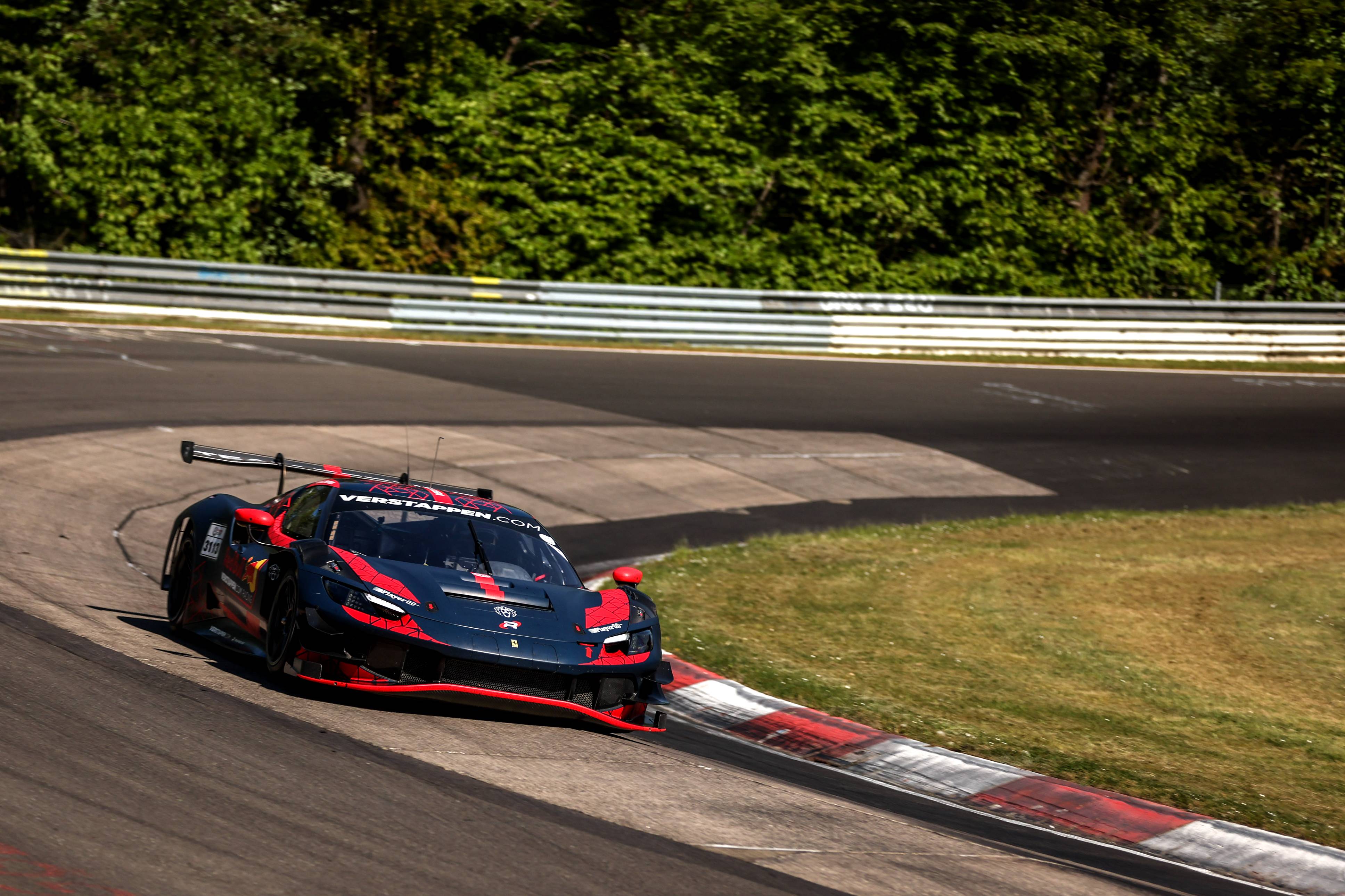 NLS 9 - Max Verstappen et Chris Lulham (Ferrari) s'imposent sur la ...
