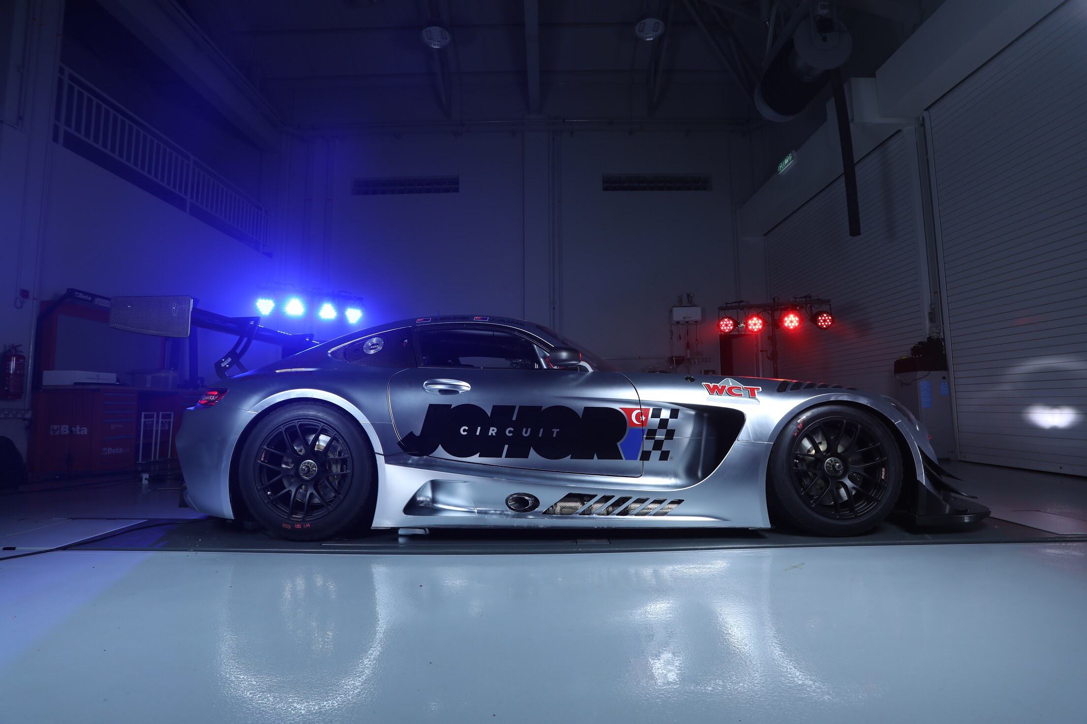 Triple Eight Race Engineering et Shane Van Gisbergen avec une Mercedes ...