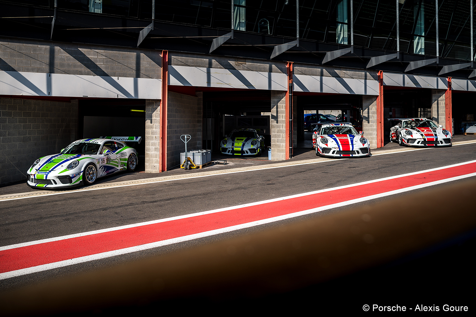Spa : l'installation des concurrents dans le paddock de Spa en photos ...