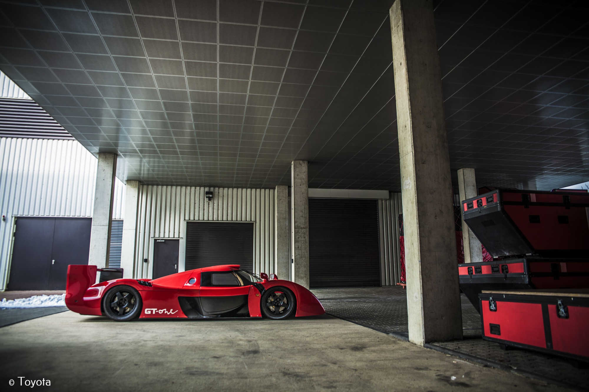 Gros plan en images sur la Toyota GT-One de route - Endurance Info